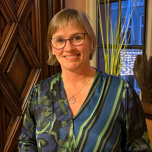 Stream Gitte Larsen Fortræller Om Green Leaf 2024 by Radio FRI ... Stream Gitte Larsen Fortræller Om Green Leaf 2024 by Radio FRI ...