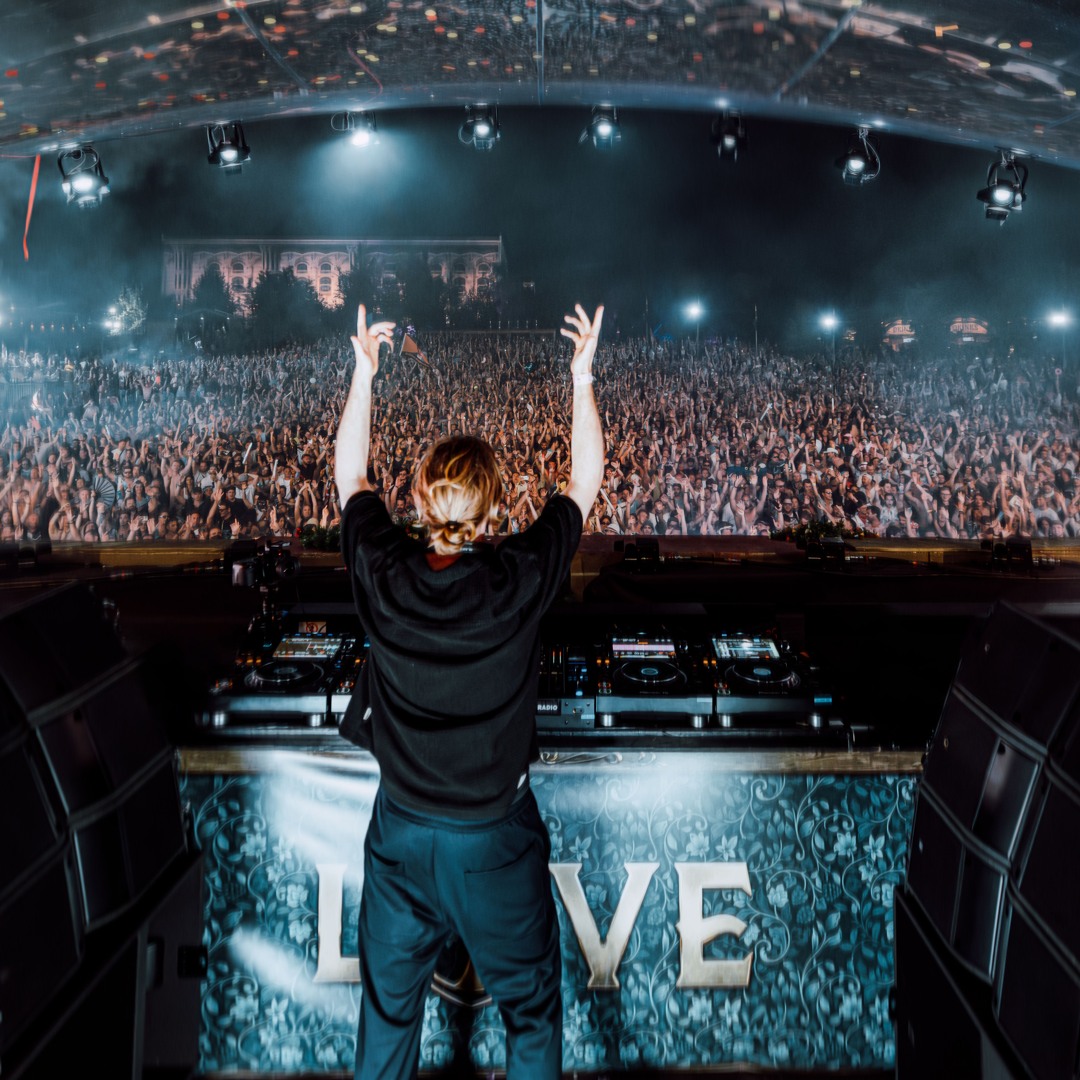 Stream Peterson Mendes 1 | Listen to Tomorrowland 2024 Live Sets playlist online for free on ...