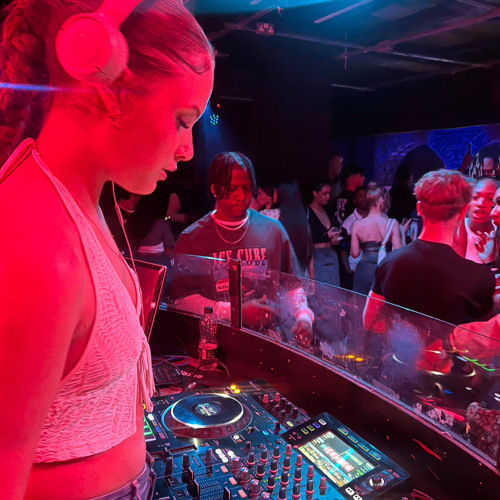 Stream UK Funky House Mix by jasmine🧞‍♀️ | Listen online for free on ...