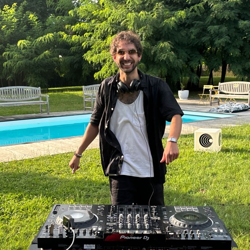 Stream Pool Party House Mix - 2024 by MAŸ | Listen online for free on ...