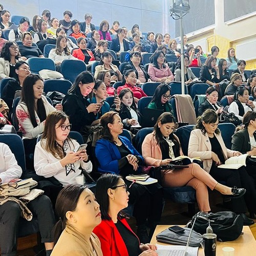 Stream Монголын багш нарын эрдэм шинжилгээний хурал боллоо By Mongolian National Radio Listen