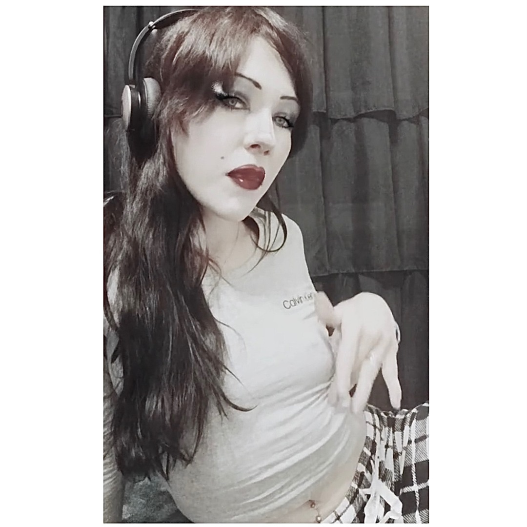 Stream OUT OF THE BOX / LAURA HELL - The Real Skinny Girl BITCH MIX by ...