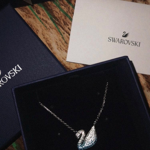 Stream swarovski (feat. Tafa) by rizzee | Listen online for free on ...