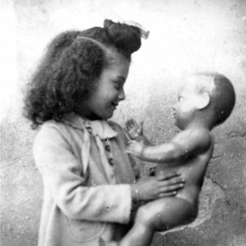 Stream radioart106_#119_Floy Krouchi_"There are strangers running in my ...