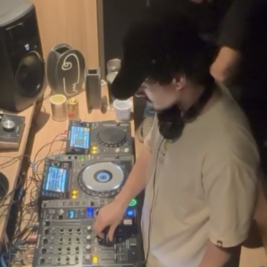 Stream Juwell | First Techno Set by Juwell | Listen online for free on ...