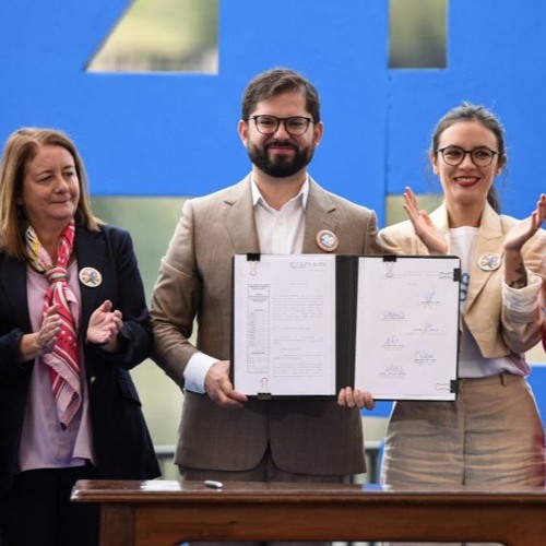 Stream Chile aprueba Ley de 40 Horas Laborables por Juan Manuel Karg by ...