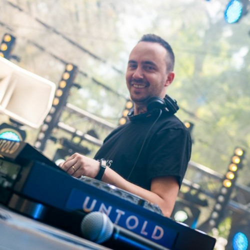 Stream NoIdea @ Untold 2022 - Time Stage by NO IDEA | Listen online for ...