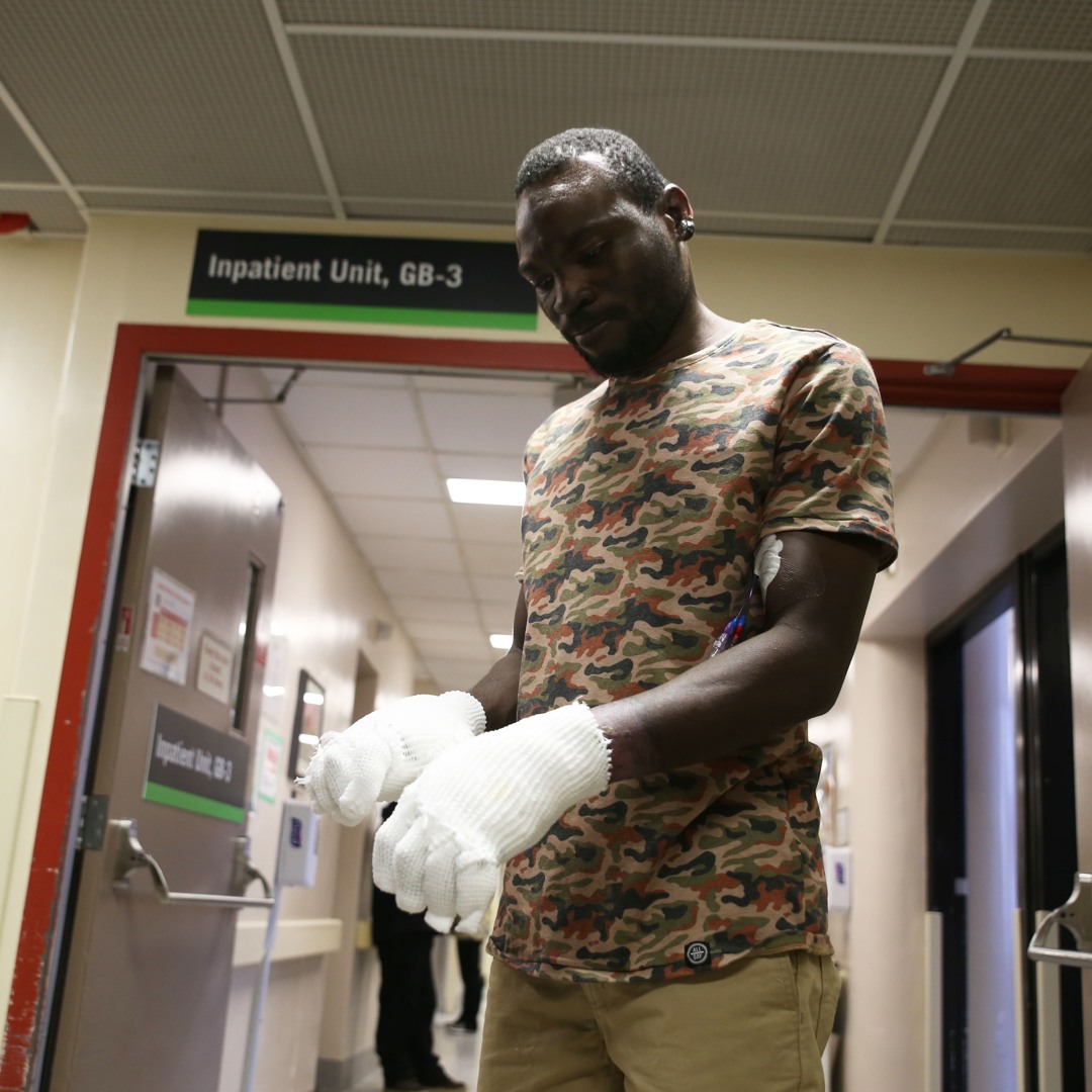 Stream Frostbitten refugee will lose fingers, toe after 7-hour trek to ...