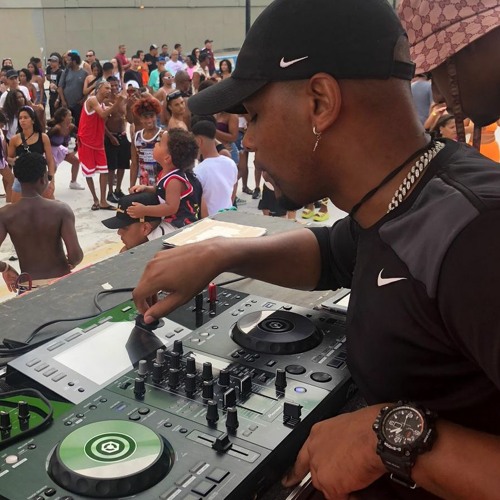 Stream MC LEON - O DIA AMANHECENDO E NÓS FUDENDO ( Dj Galaxy da Romênia ...