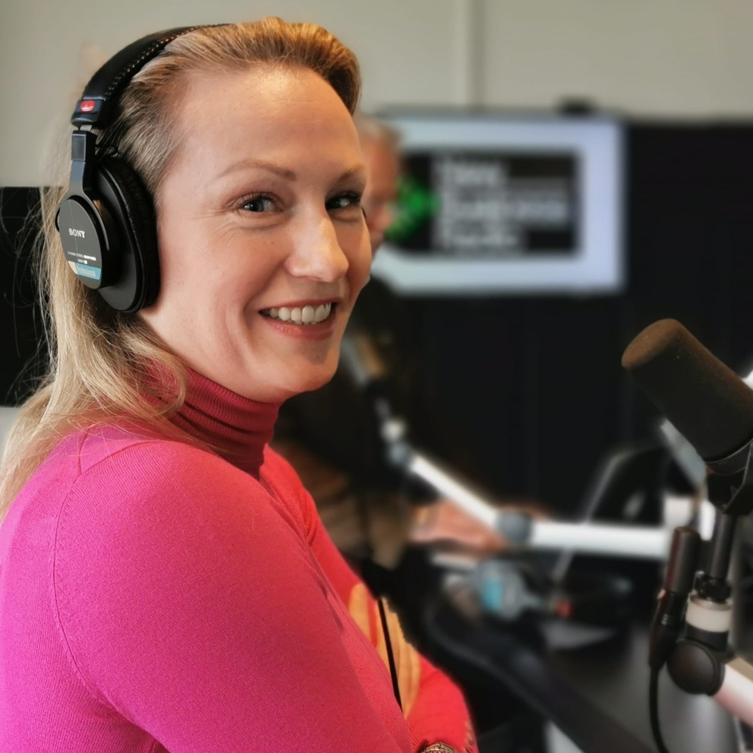 Stream episode Mike Stern, Loes de Boer en John van Hooft - Remote ...