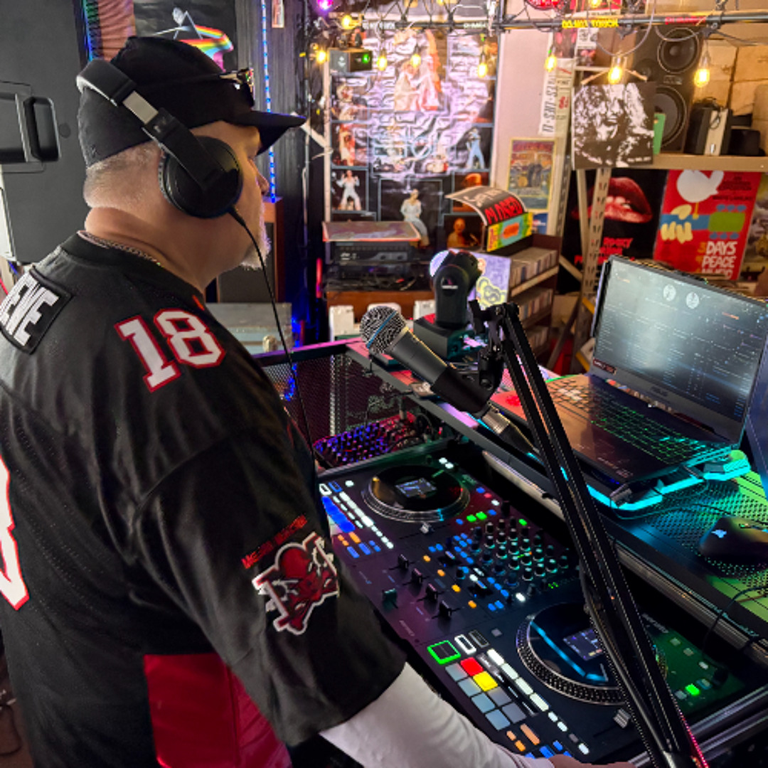 Stream Tik Tok Live Show 01/22/26 by DJ1203 | Listen online for free on SoundCloud