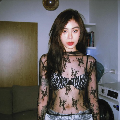 Không Cần Phải Hứa Đâu Em - Mai - Listen to music