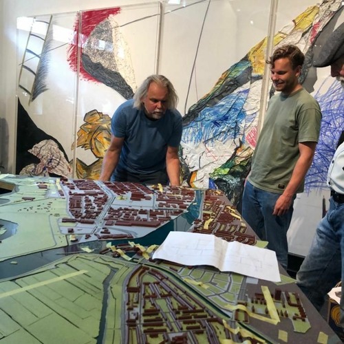 Stream Adam Doyce Transue Over Zijn Maquette Voor De Dag Van De ...