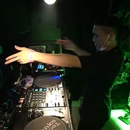 Stream Viwiv & Syzy - ID by Ahyug 74 | Listen online for free on SoundCloud