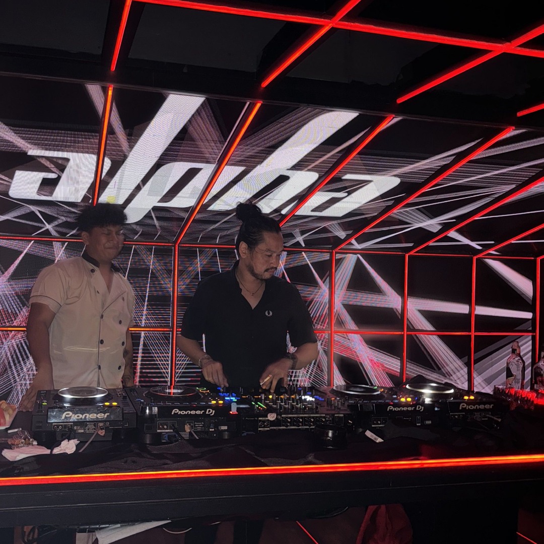 Stream MIXTAPE BREAKBEAT STADIUM CROWN MILLES NOSTALGIA 1 HOUR NO DROP ...