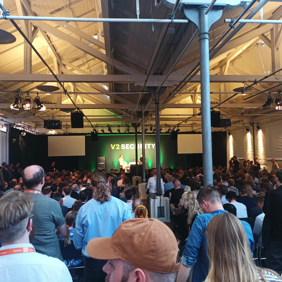 Stream episode RISKO OG TECHGIGANTER: Kan vi klare os uden dem - og er ...