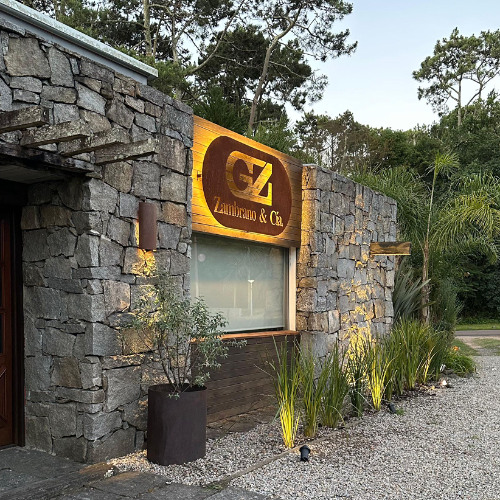 Stream Alejandro Zambrano, Dir. Zambrano & Cía by Valor Agregado ...