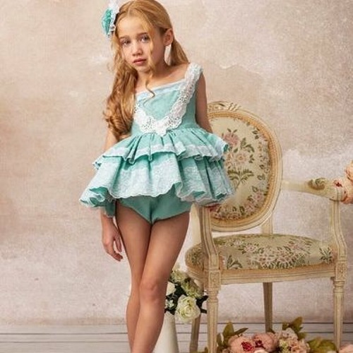 Stream Sharlotta Candydoll Modell by OccilOterpze | Listen online for ...