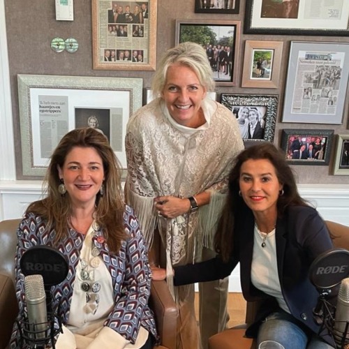 Stream episode Kati Wieg en Margot Ermia: "Families compleet ontzorgen ...