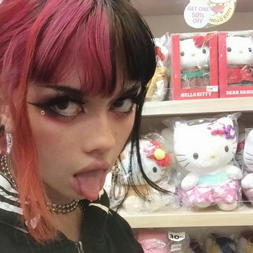 Stream MOLLYMOON333 - PRETTYPUNKSTARPRINCESSES FT. VISIONTRBL (PROD ...