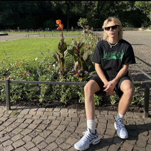 Stream TheKidLaroi- FALLIN by Blake | Listen online for free on SoundCloud