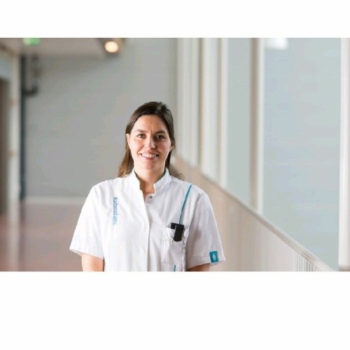 Stream Linda Appelman, radioloog - Nieuwe methode mammografie by GL8 ...