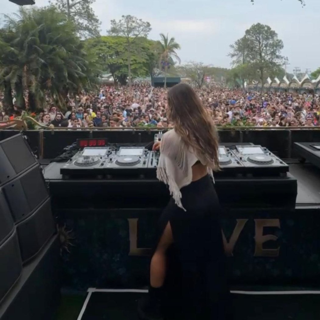 Stream Fernanda Pistelli - Tomorrowland 2024 by Fernanda Pistelli ...