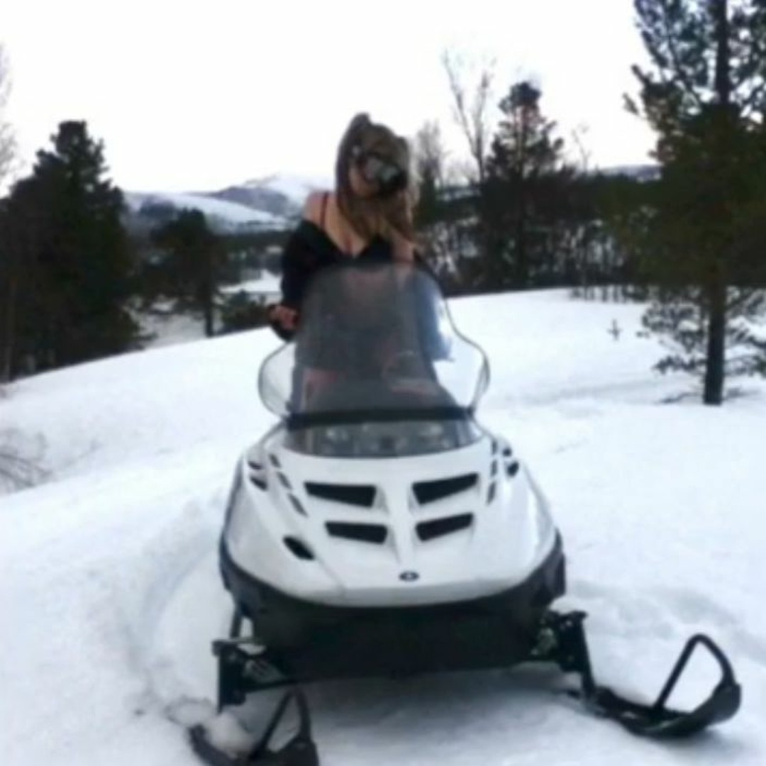 Stream Elusin - Snow Bunni by ‎Elusin Archive | Listen online for free ...