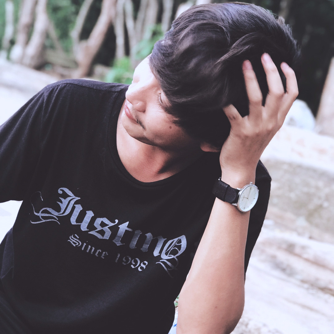 Listen to playlists featuring Drag Queen 2021 #KING44 ft Gio Zaa , Pech ...