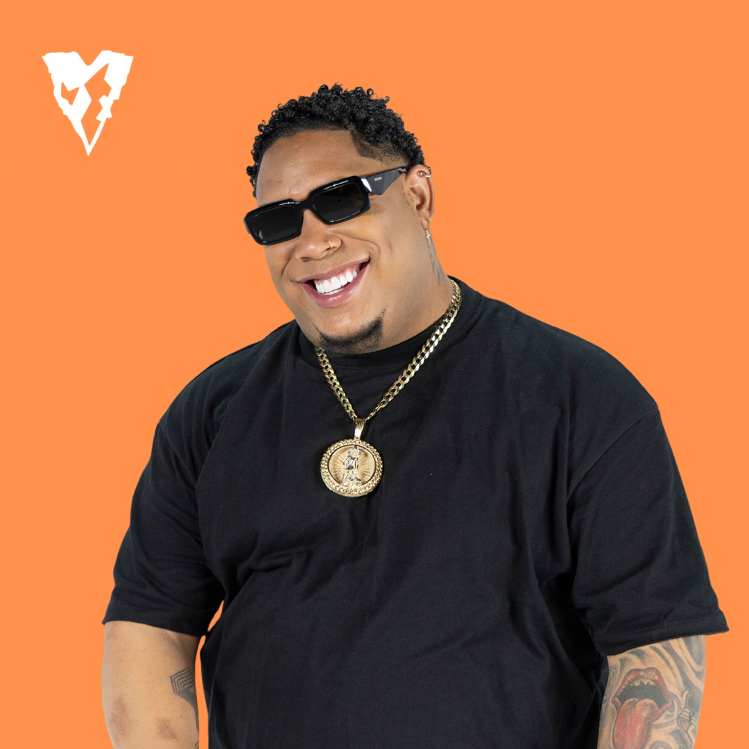 Listen to Me Arregle (El loco) by Bulin 47 in Carnaval Dominicano 2025 ...