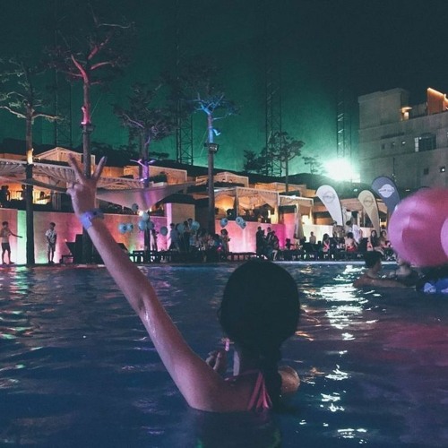 Stream Pool party by 𝗫𝗢𝗗𝗜𝗗 | Listen online for free on SoundCloud
