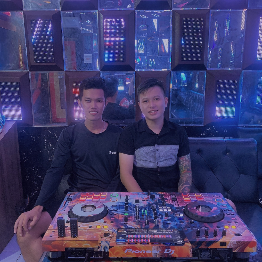 Stream episode RIGHT ON TIME CU NAM FT HIEU NGO by DJ Cu Nam podcast ...