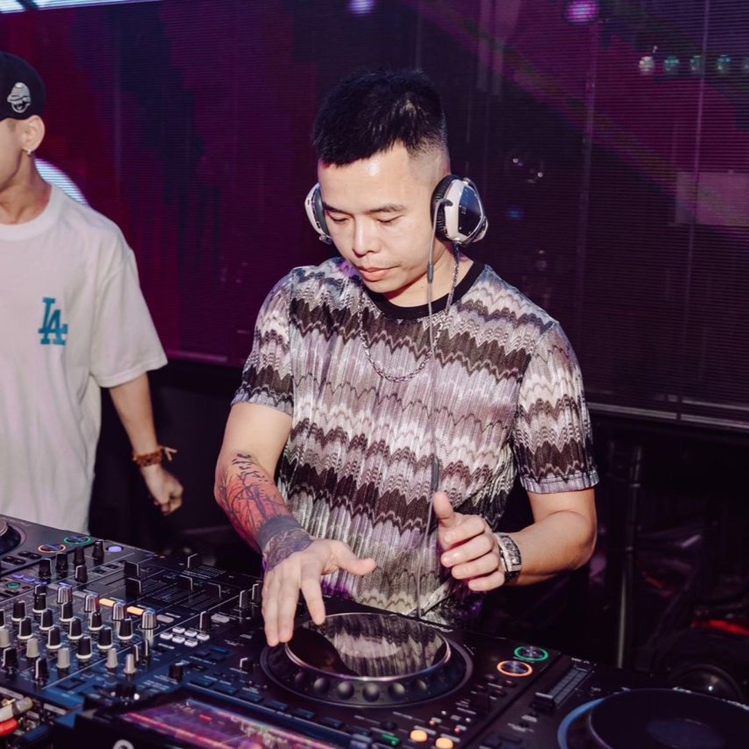 Stream NOI DAU XOT XA X JET by Quân Rapper | Listen online for free on ...