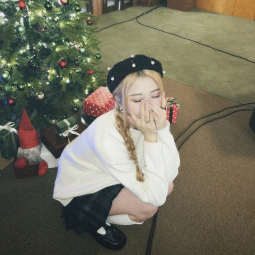 Stream 허윤진(LE SSERAFIM)-Last Christmas COVER by 주원 | Listen online for ...