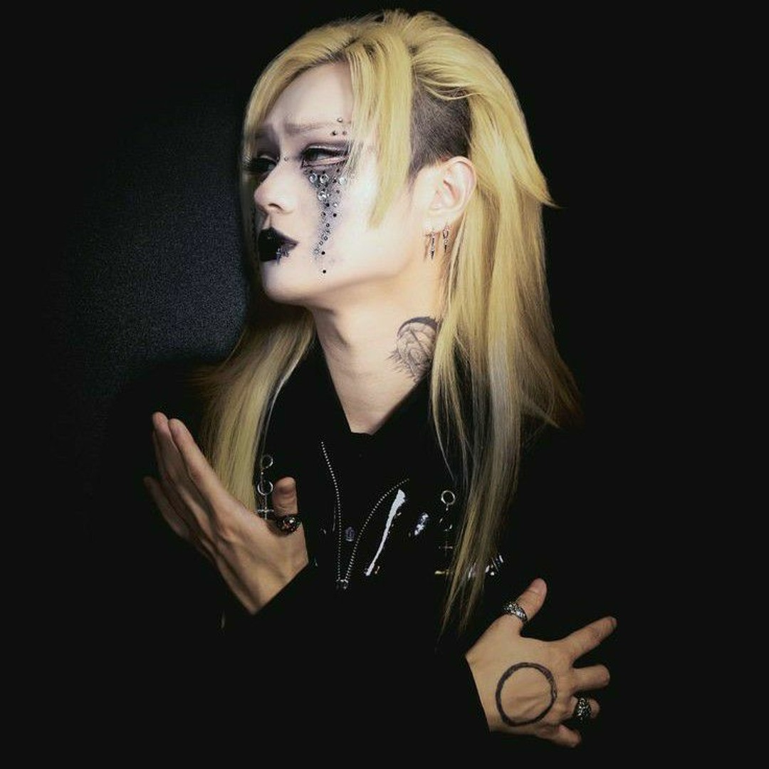 Listen to Madmans Esprit-Morphine by bloodymoon in mmmmmmm delish ...