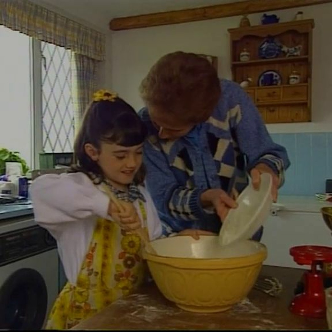 Stream Tecwyn y Tractor (Tec the Tractor) - Cadi and Nanw Bake a Cake ...