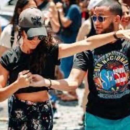 Stream Familia Y Amigas House Party by DJ George Marcos | Listen online ...
