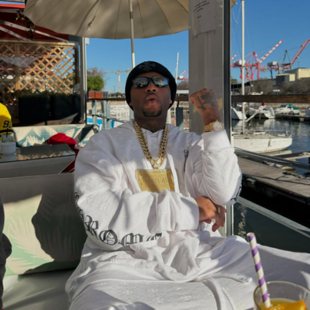 Listen to music albums featuring Orochi - "Capa Da Vogue" - ft. Kevin O ...