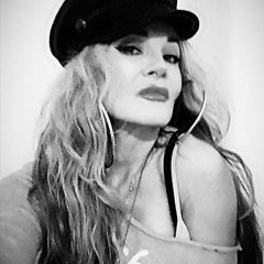 Caroline Clement's Instagram, Twitter & Facebook on IDCrawl