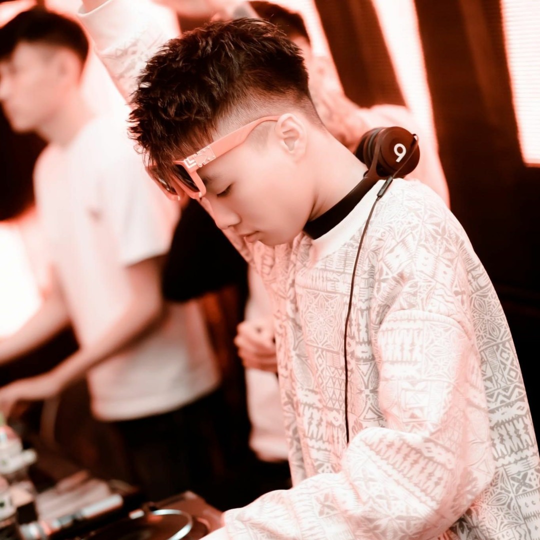 Stream Lung Linh La Len Lun By DickK by DJ DickK | Listen online for ...