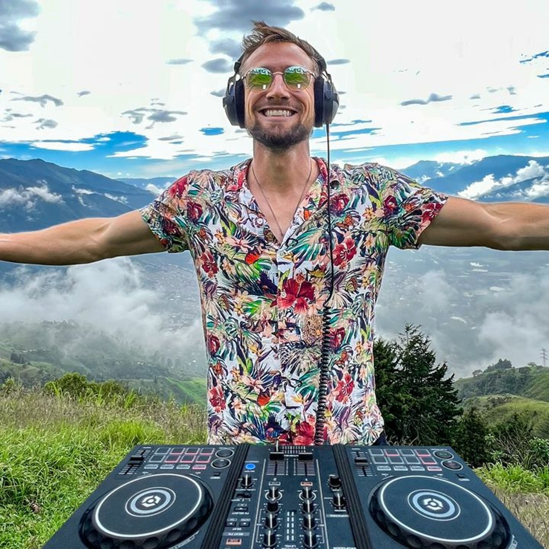 Stream Melodic House Set with Paragliders (Lane 8, Lstn, Yotto, Nora En ...