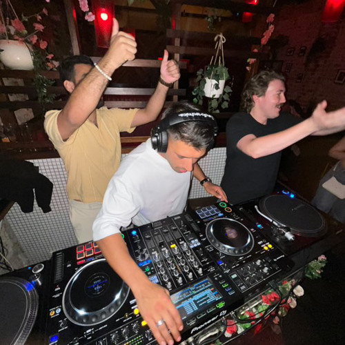 Stream COMO X BRNDS X MACRO B3B @ The Vic Bar 15.02.25 by COMO | Listen ...