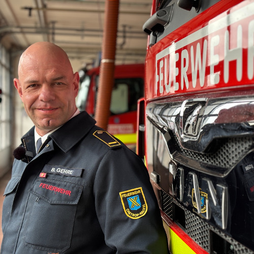 Stream Feuerwehr-Chef Björn Gehre über den Brand am Hagebaumarkt 2024 ...