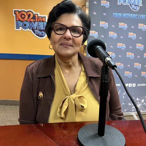 Stream Carmen Díaz-Jusino destaca el compromiso de la Fundación de Rhode Island en Poder 102.1 ...