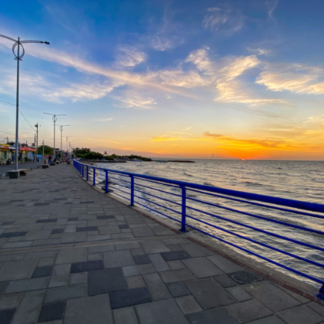 Stream Una tarde en el malecón: voces, sabores y resistencia. by Karol Peralta Pérez | Listen ...
