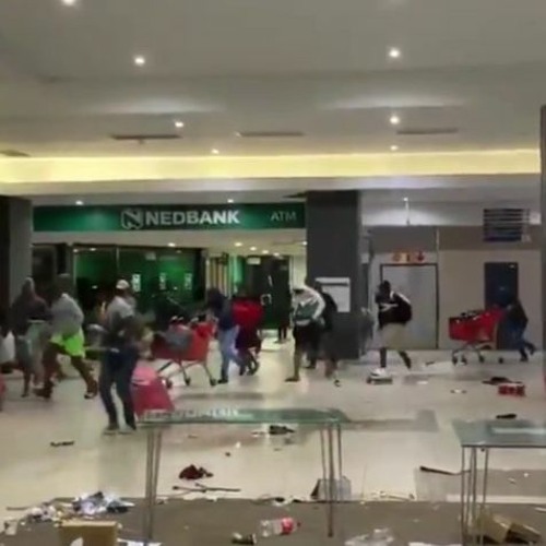 Stream Dan Roodt: En in die skaduwee brand Suid-Afrika by praag ...