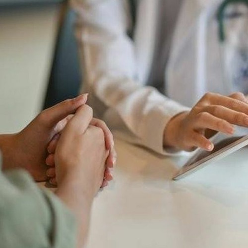 Stream Орон нутгийн эмнэлгүүд цахимаар үйлчилгээ үзүүлэхэд хүндрэлтэй байна By Mongolian