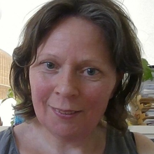 Stream episode Debbie Rijnders in gesprek met Erna Philippi-Gho over de ...