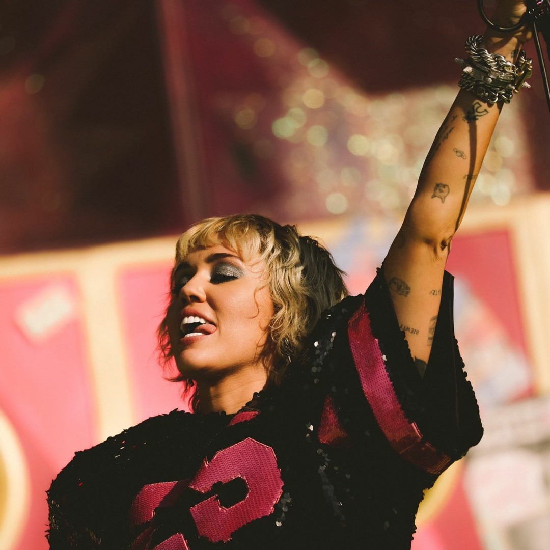 Stream Miley Cyrus Live at Super Bowl Tik Tok Tailgate by João Cohen ...