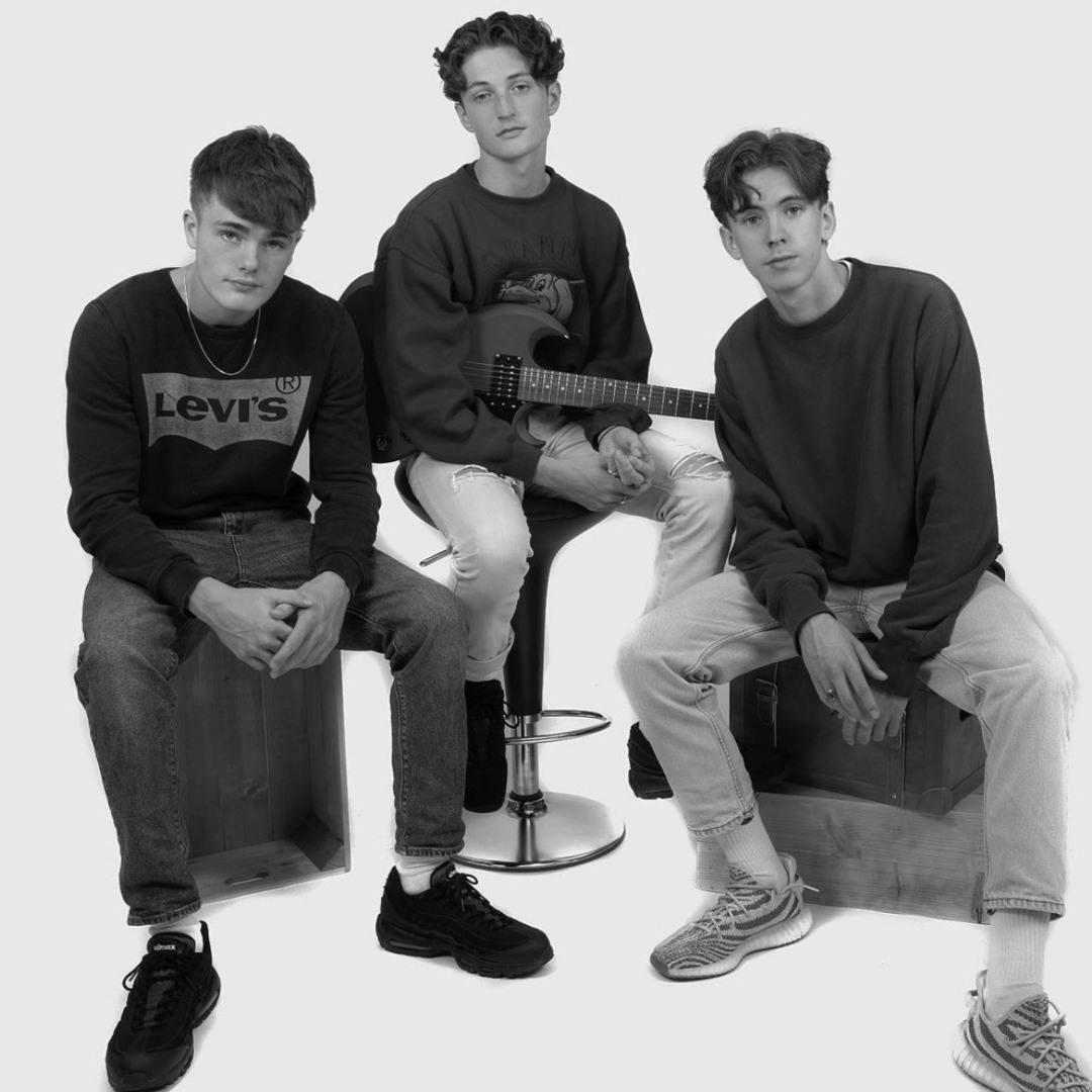 Stream The 202 (Positions) Ariana Grande Cover by Marisa🍓 ≽^-⩊-^≼ ...